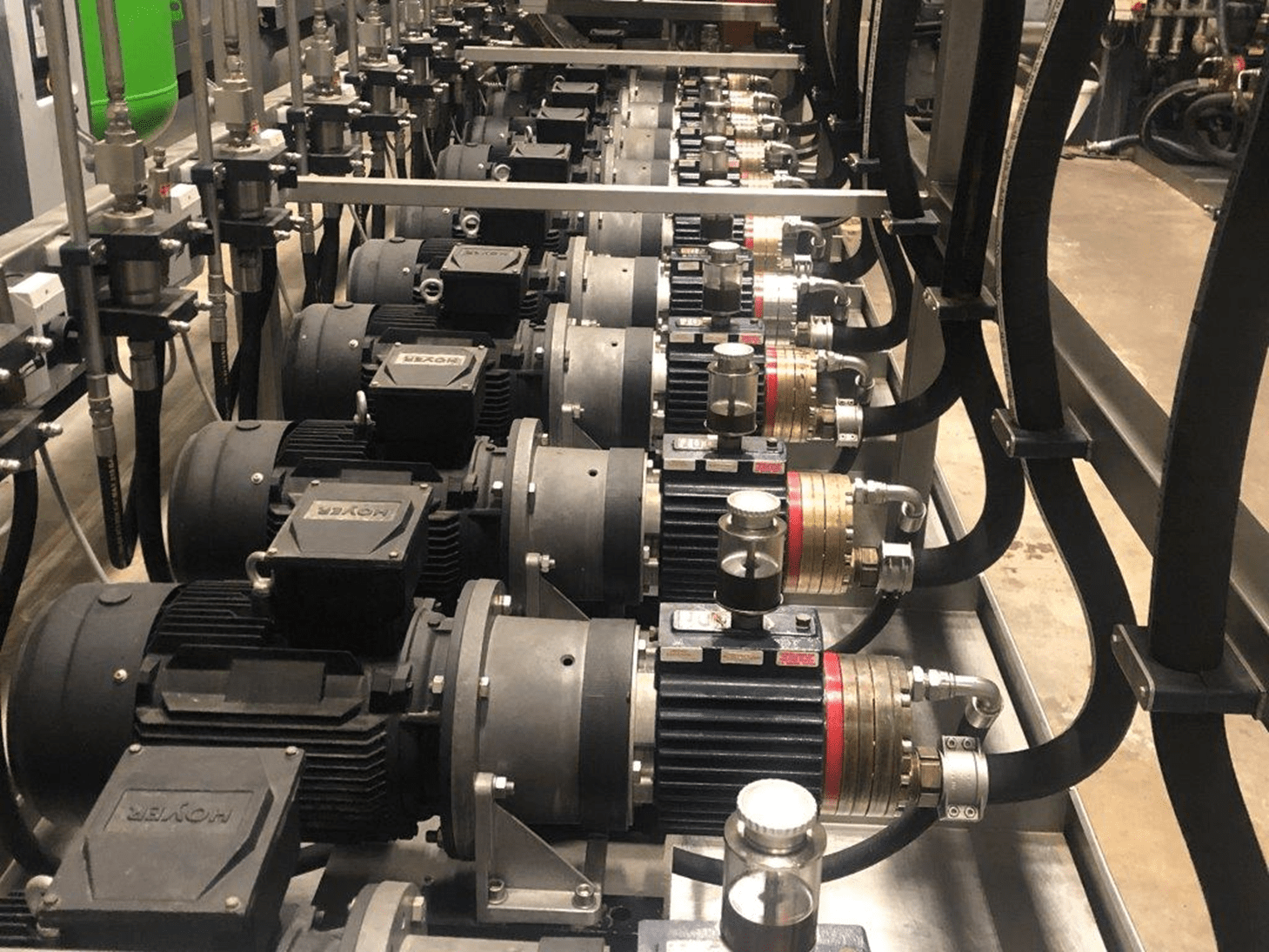 IBC cleaning – Heet water op hoge druk zonder noodzaak tot koeling van de pomp - Fluids Processing