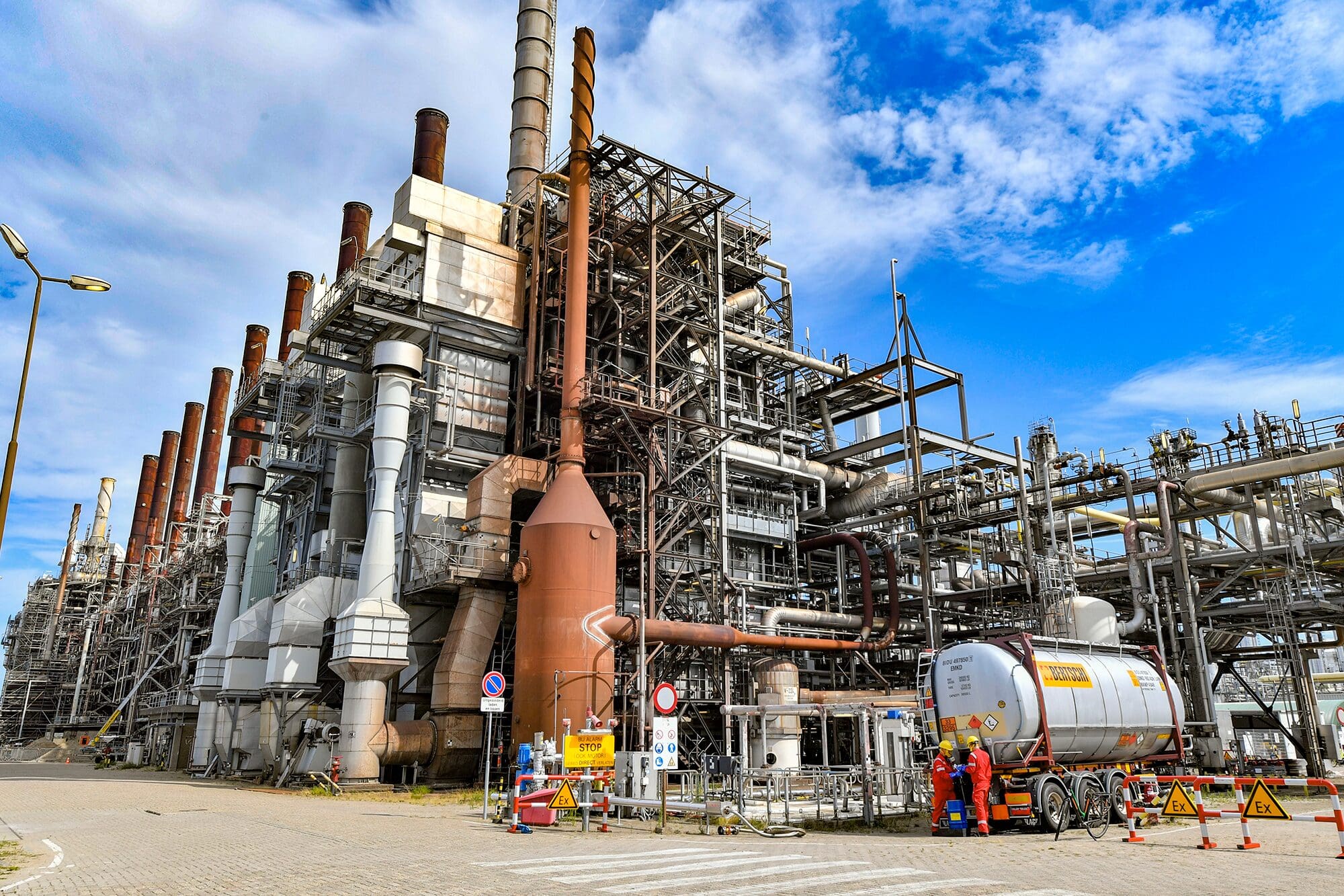 Shell kraakt afvalplastics tot olie voor monomeren - Fluids Processing