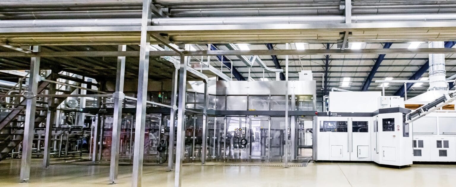 Hypermoderne, energiezuinige sap-bottellijn - Fluids Processing